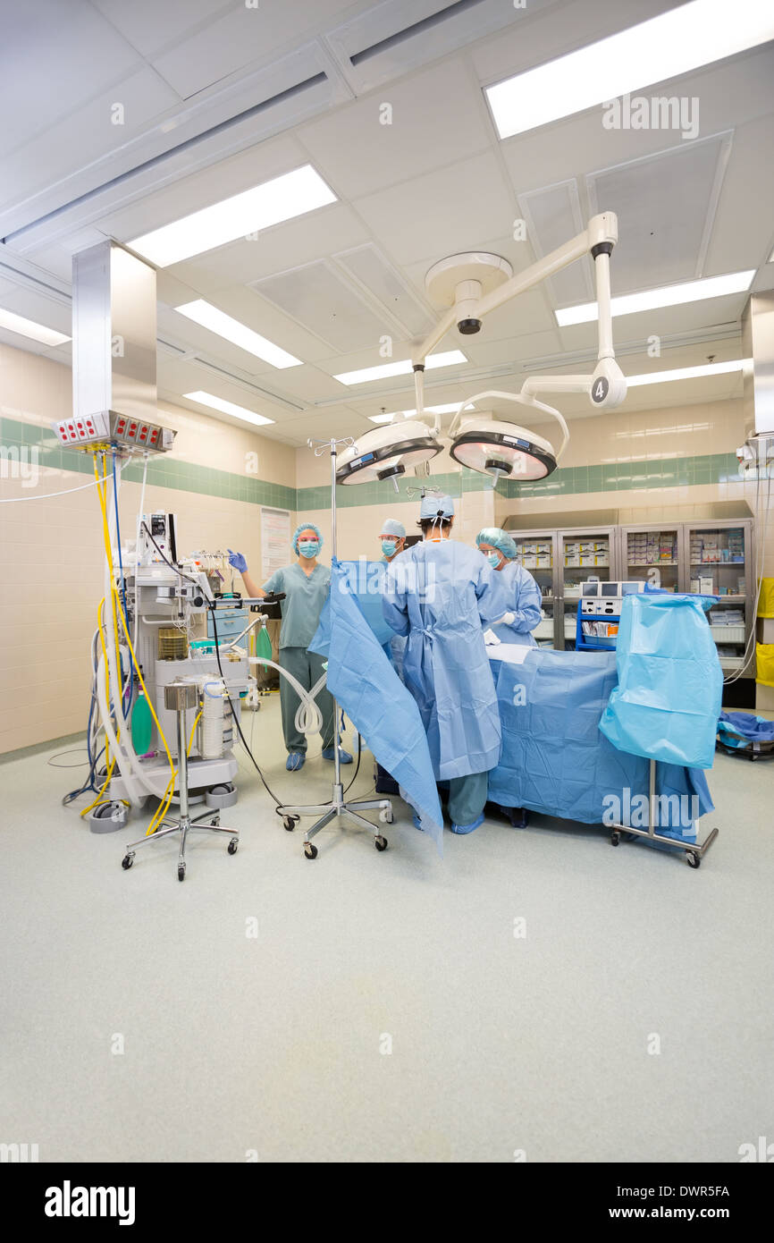 Operating room gown hi-res stock photography and images - Alamy