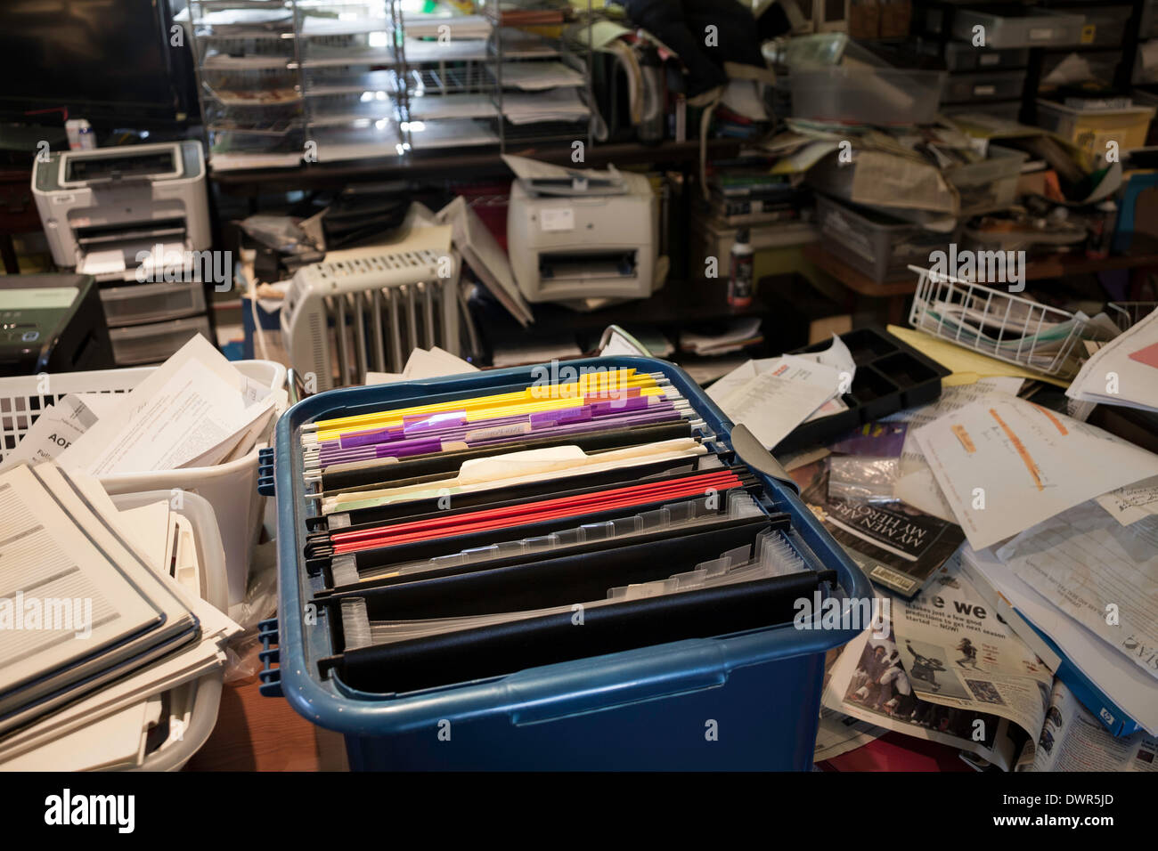 Messy office piles files hi-res stock photography and images - Alamy