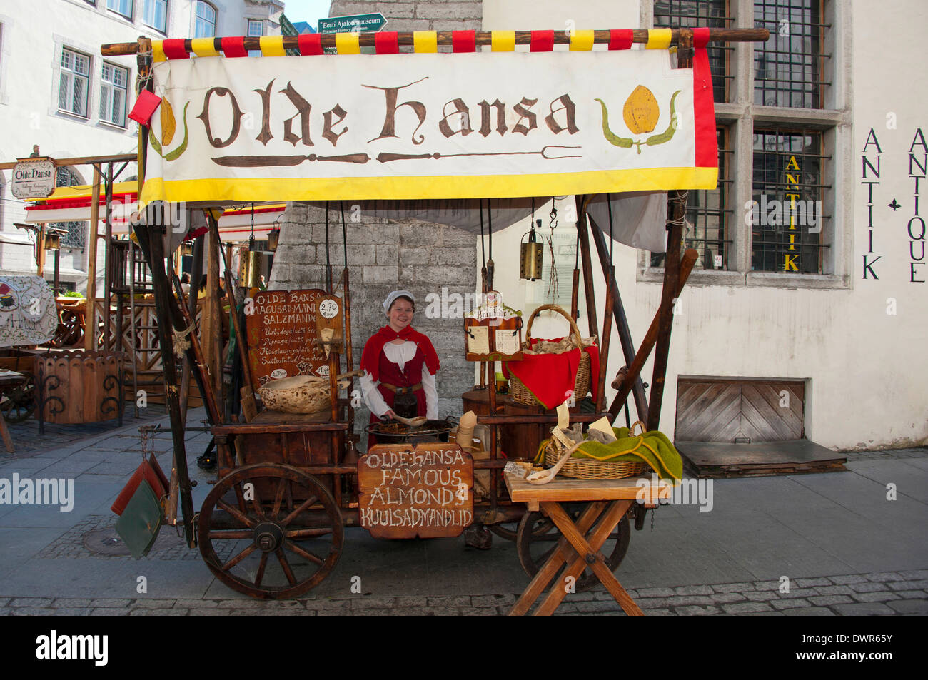 Pushcart of restaurant olde hansa hi-res stock photography and images ...