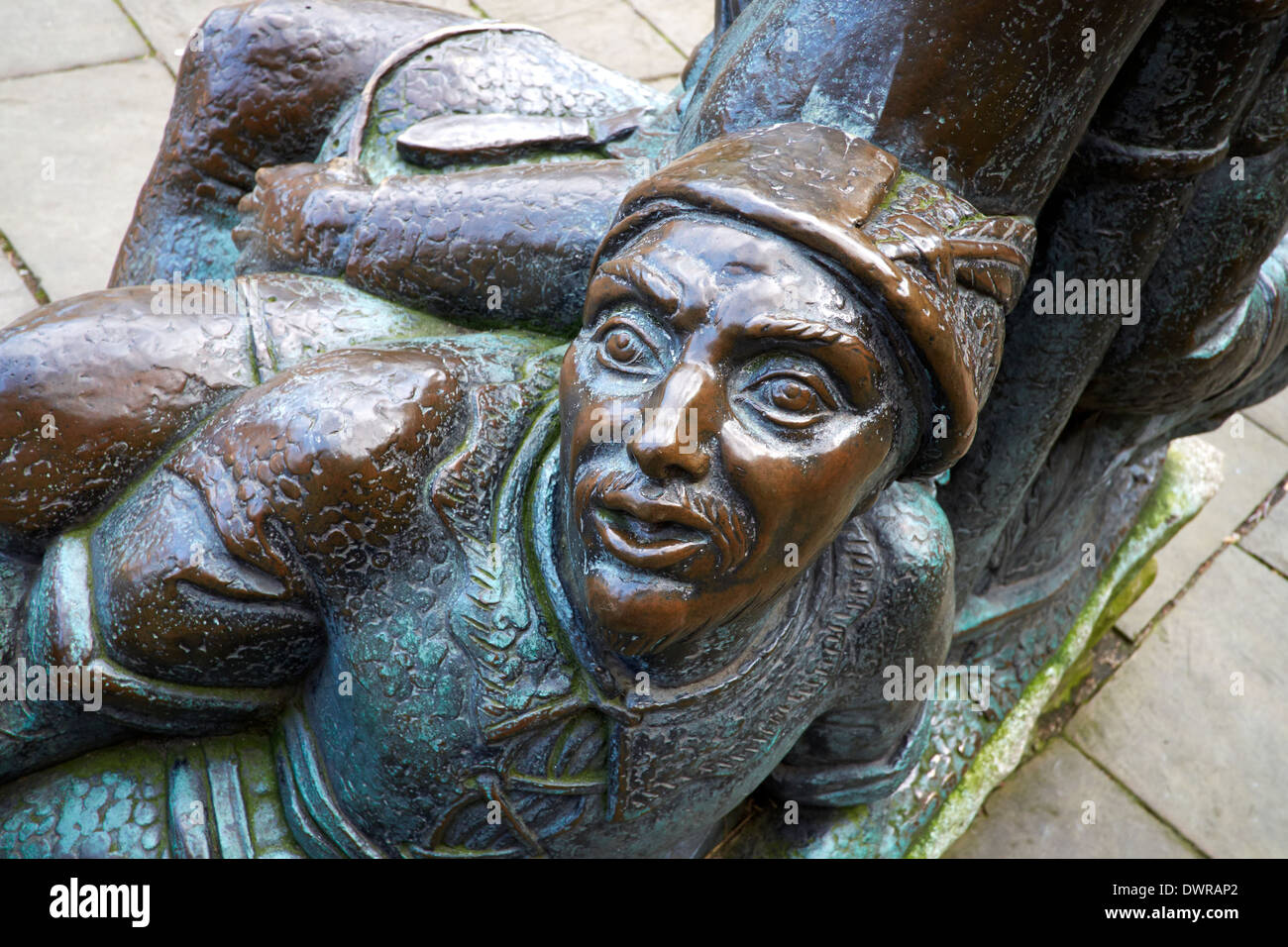 Bronze Statue outside Nottingham castle england uk Stock Photo - Alamy