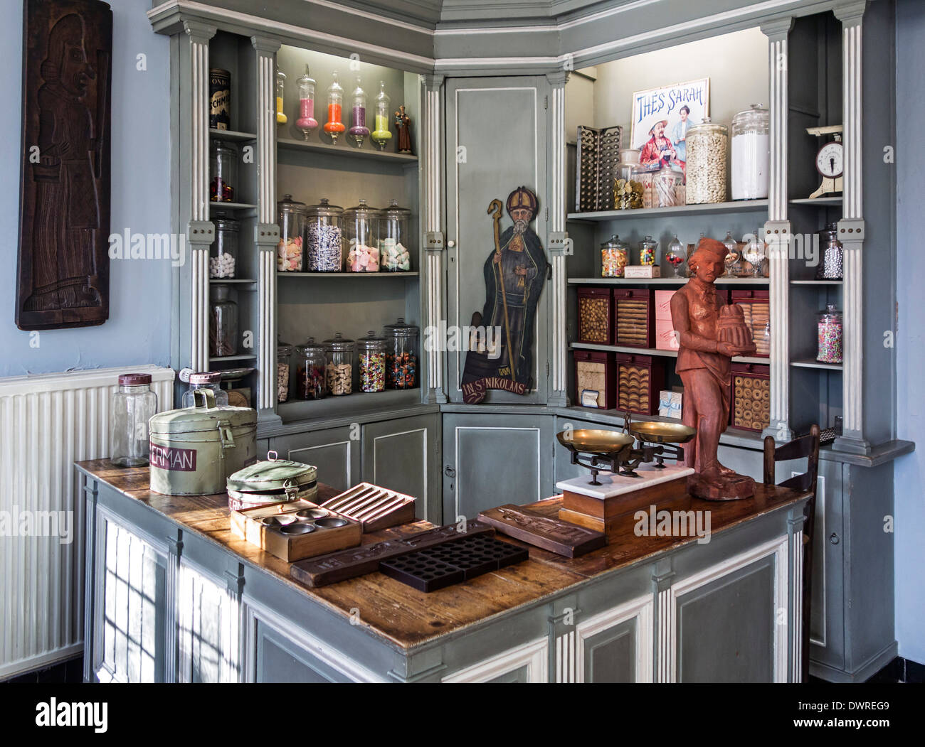 Confectionery shelf hi-res stock photography and images - Alamy