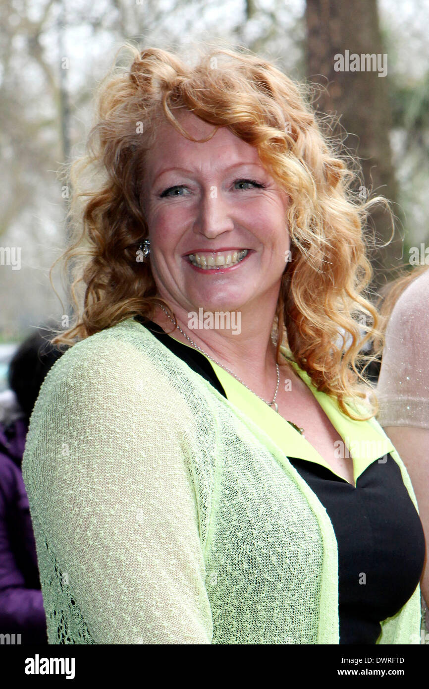 Charlie dimmock hi-res stock photography and images - Alamy