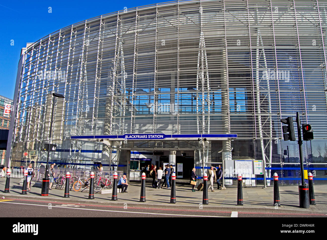 Queen street subway station hi-res stock photography and images - Alamy