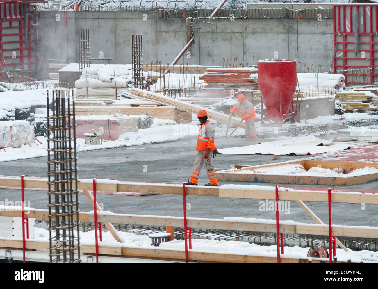 Construction worker snow winter hi-res stock photography and images - Alamy