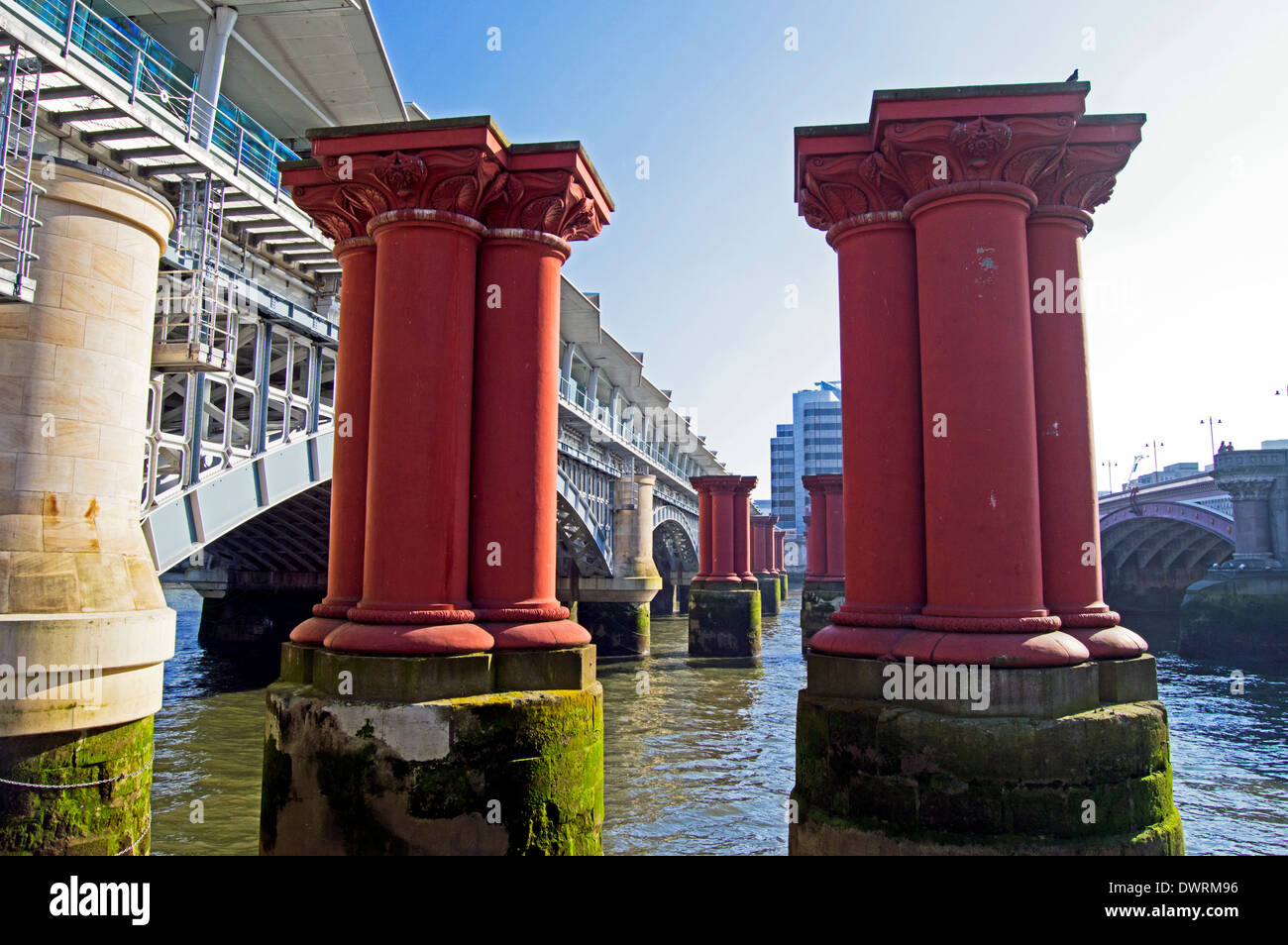 Blackfriars railway bridge pillars old hi-res stock photography and ...