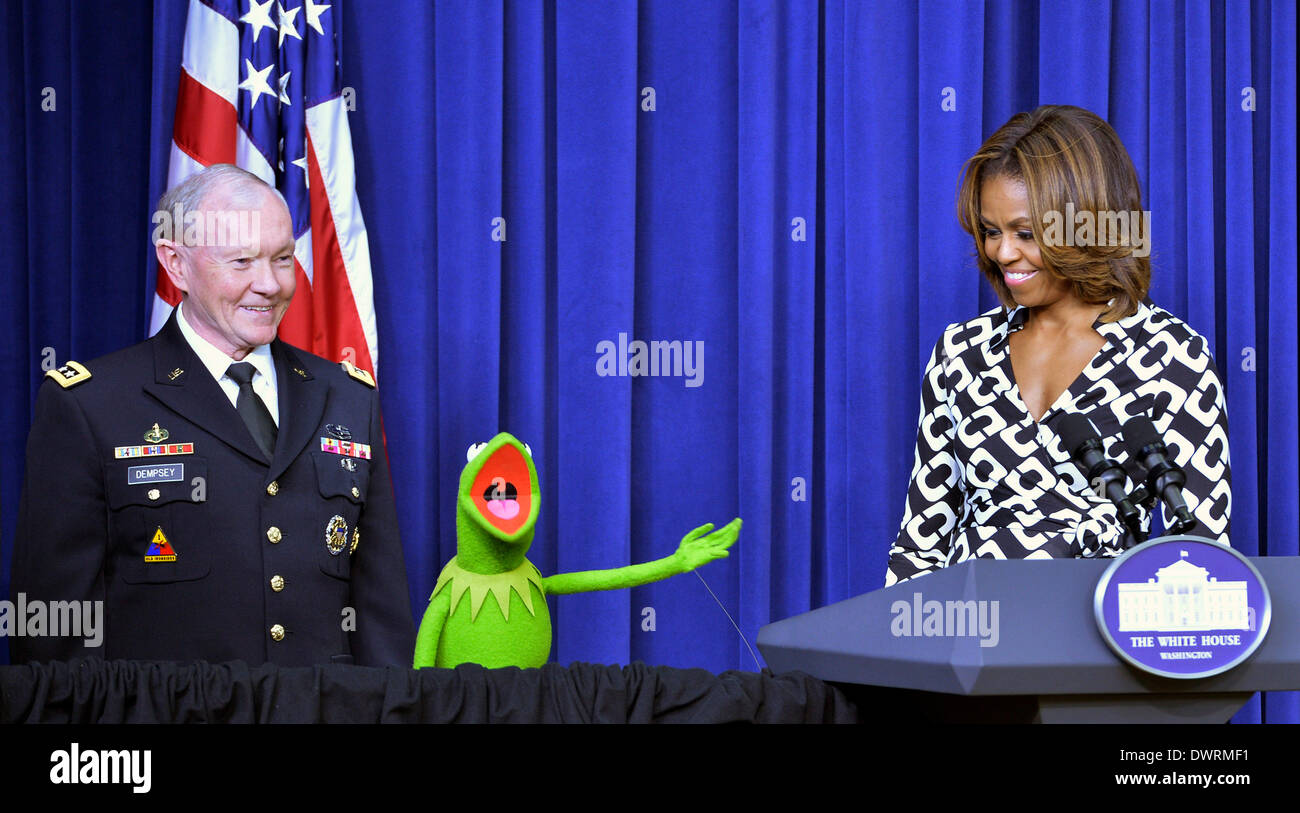 Washington, DC, USA. 12th Mar, 2014. Kermit the Frog (C) is seen with U ...