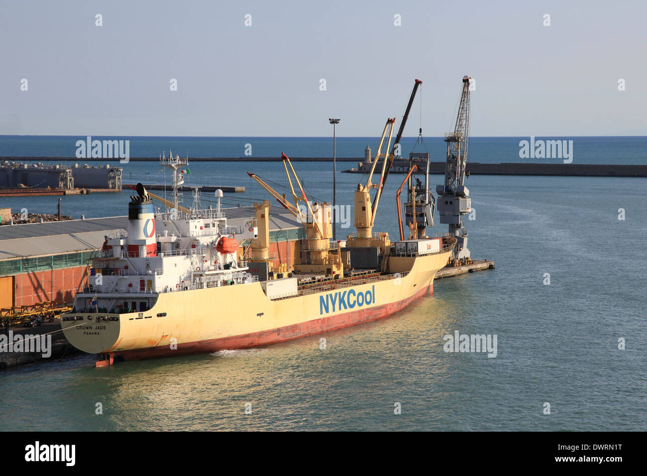 Refrigerated cargo ship hi-res stock photography and images - Alamy