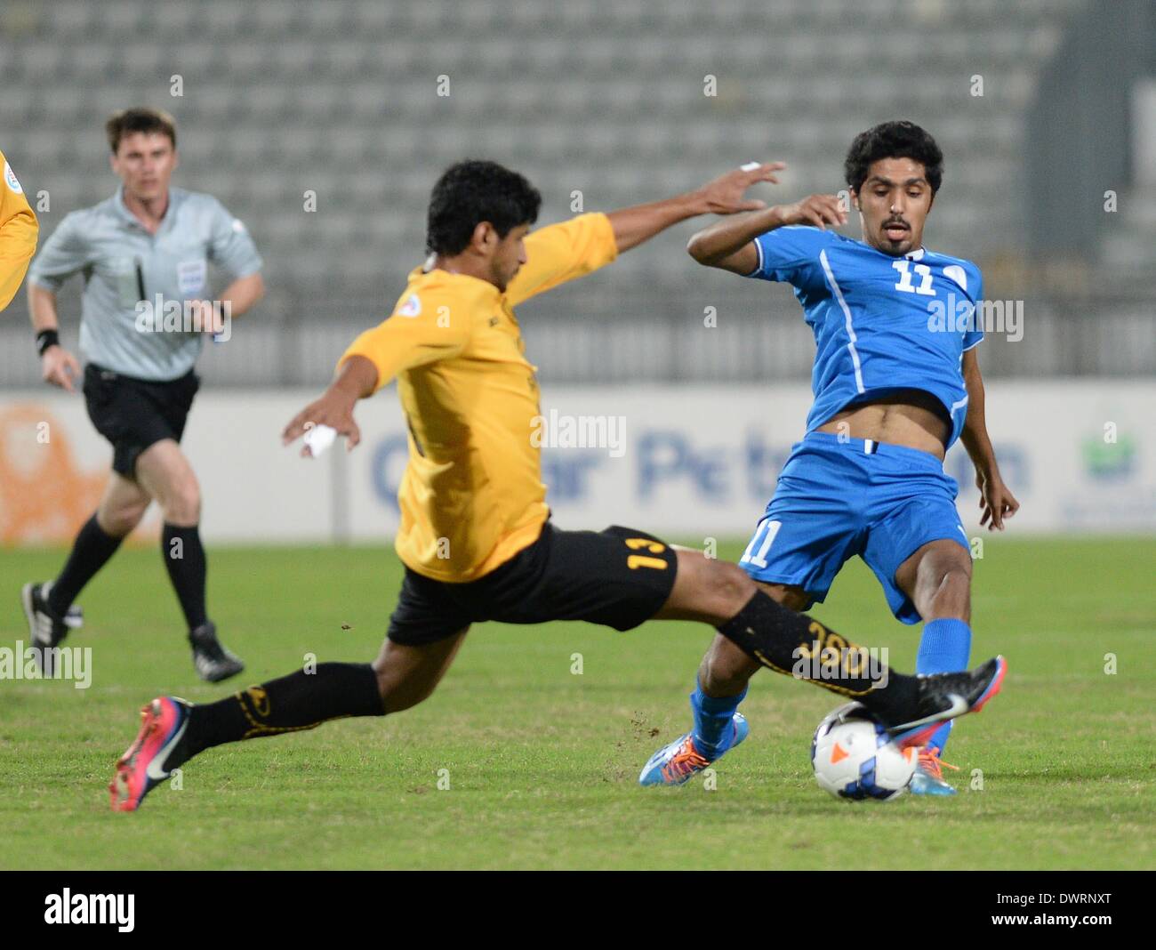 Kuwait City. 12th Mar, 2014. Mesad Nada (L) of Kuwait's Qadsia SC vies ...