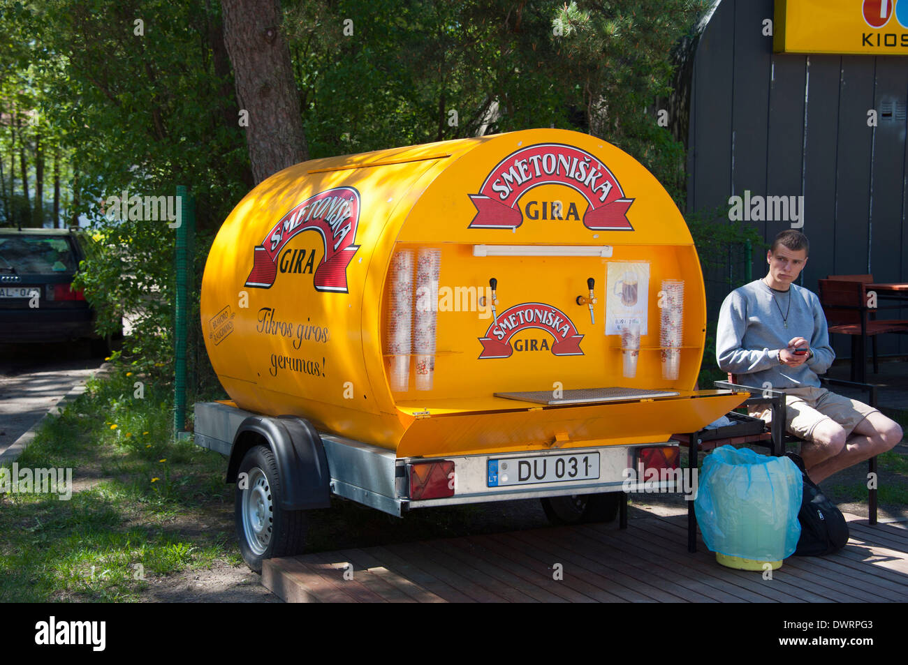 Open trailer hi-res stock photography and images - Alamy