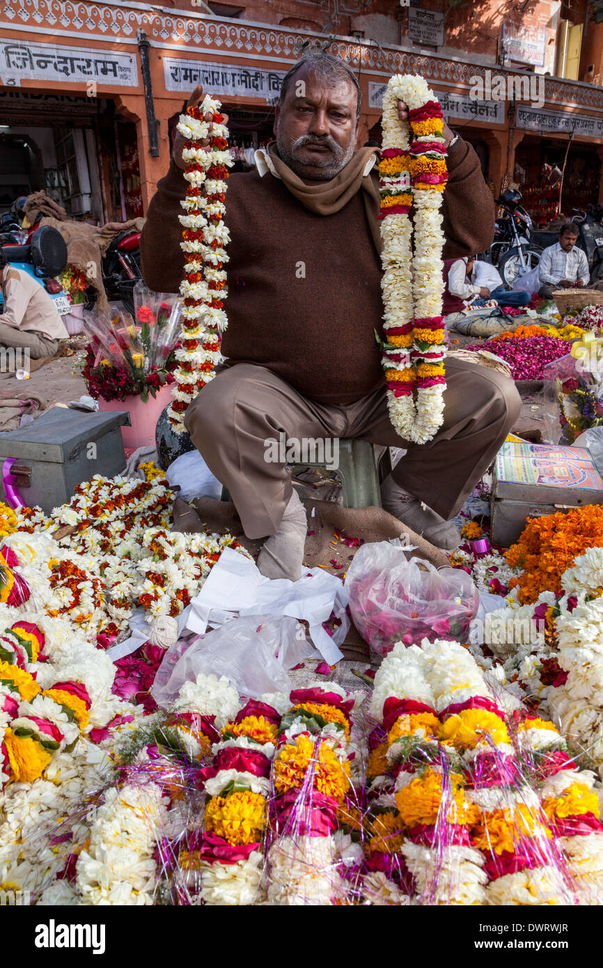 Garlands of flowers india hi-res stock photography and images - Alamy
