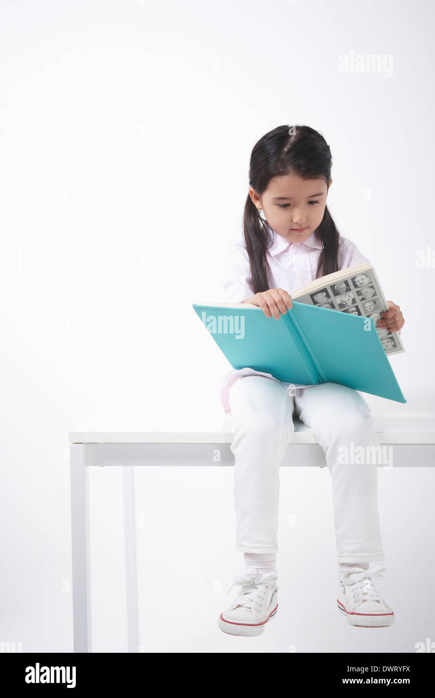 Table read hi-res stock photography and images - Alamy