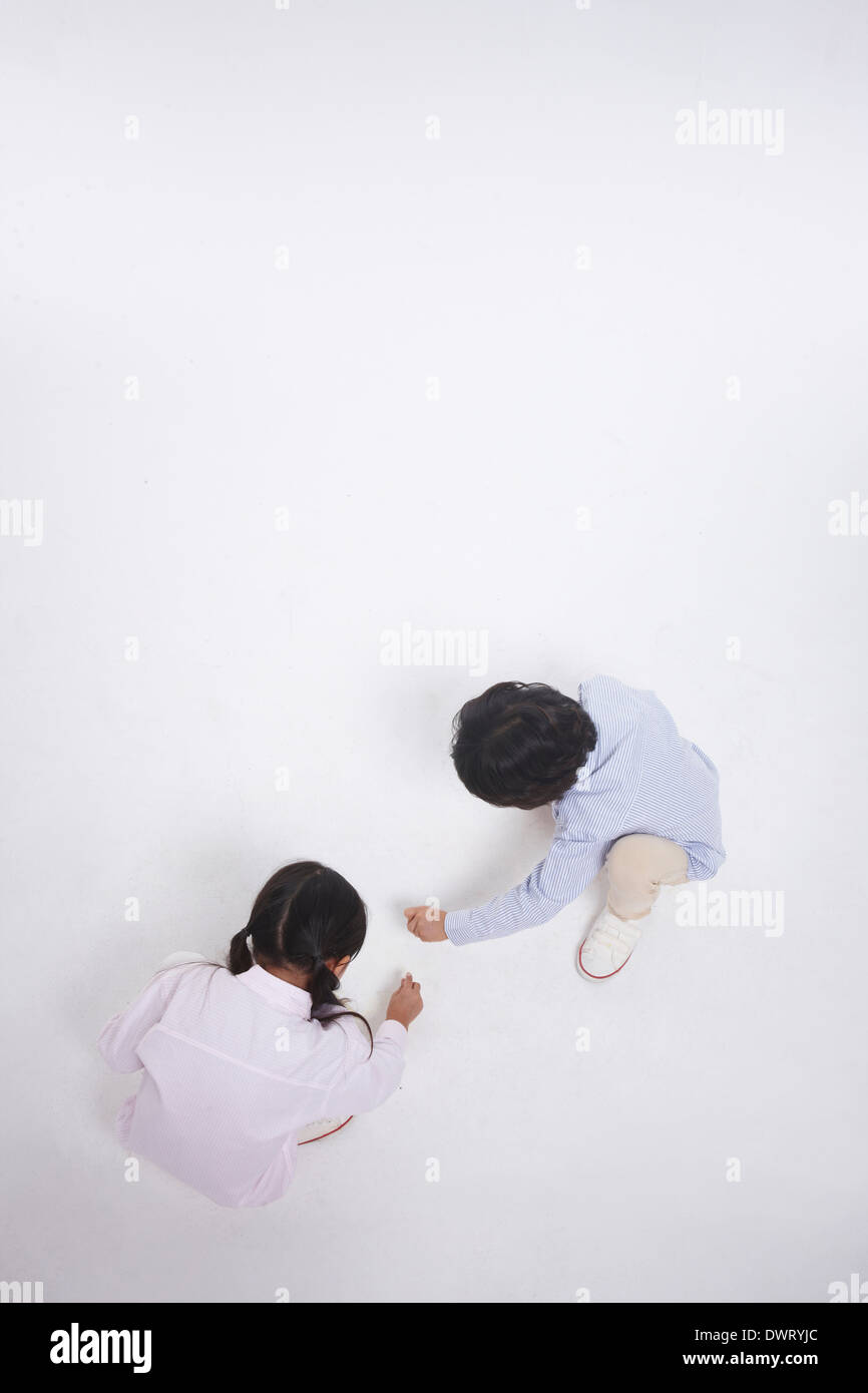 Children drawing on floor hi-res stock photography and images - Alamy