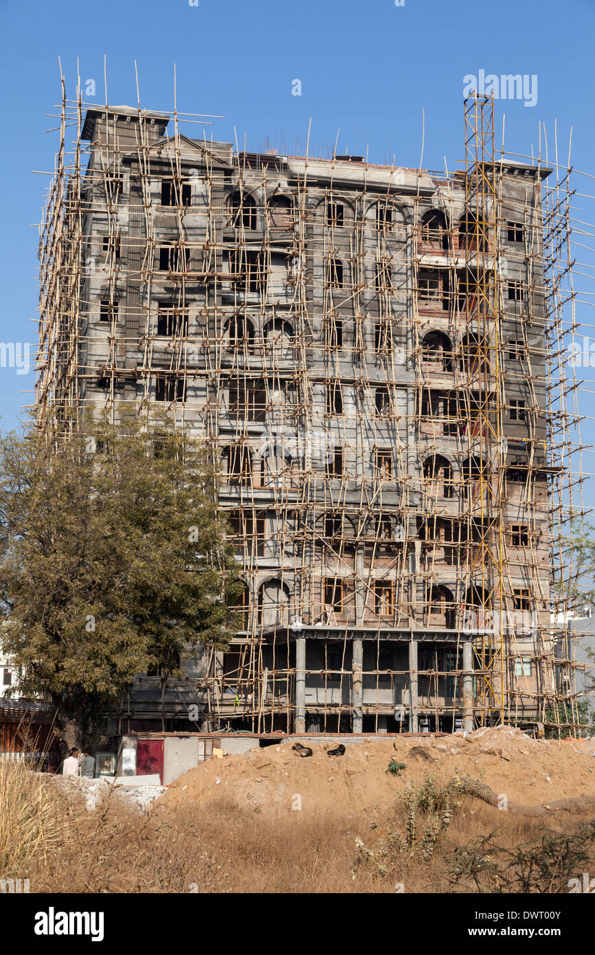 Jaipur, Rajasthan, India. Bamboo Scaffolding on High-rise Building ...