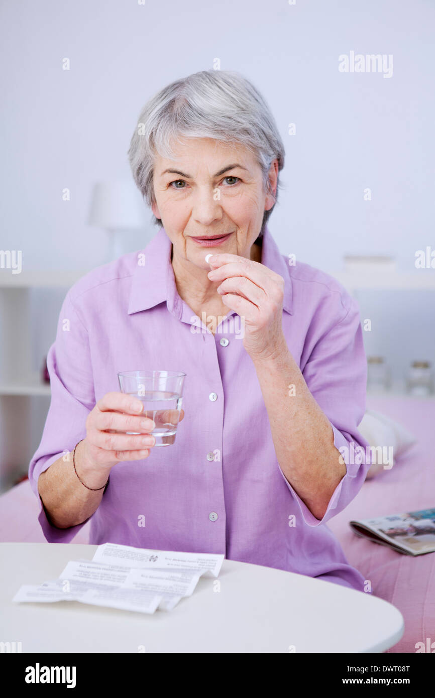 Elderly person taking medication Stock Photo - Alamy