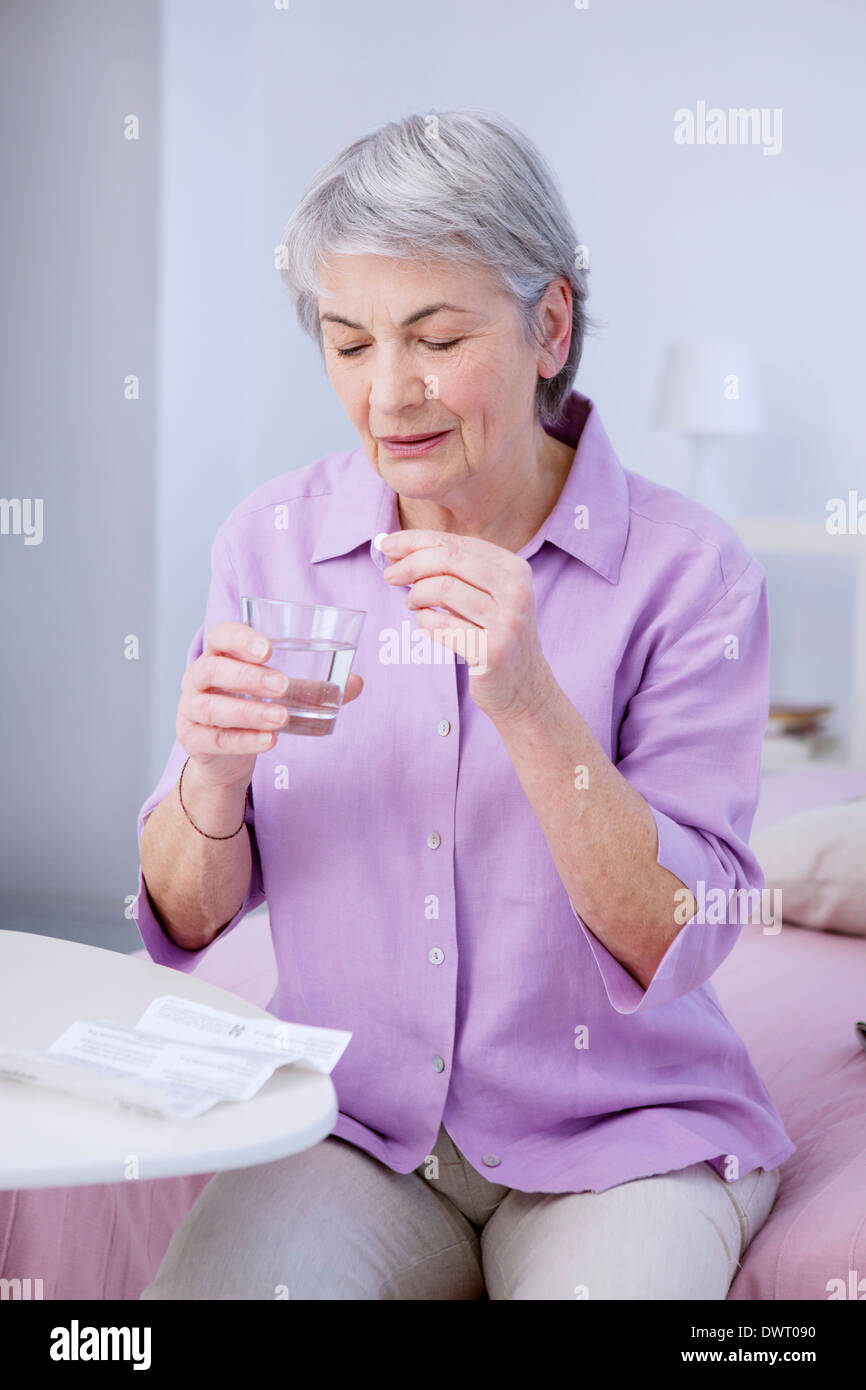 Elderly person taking medication Stock Photo - Alamy