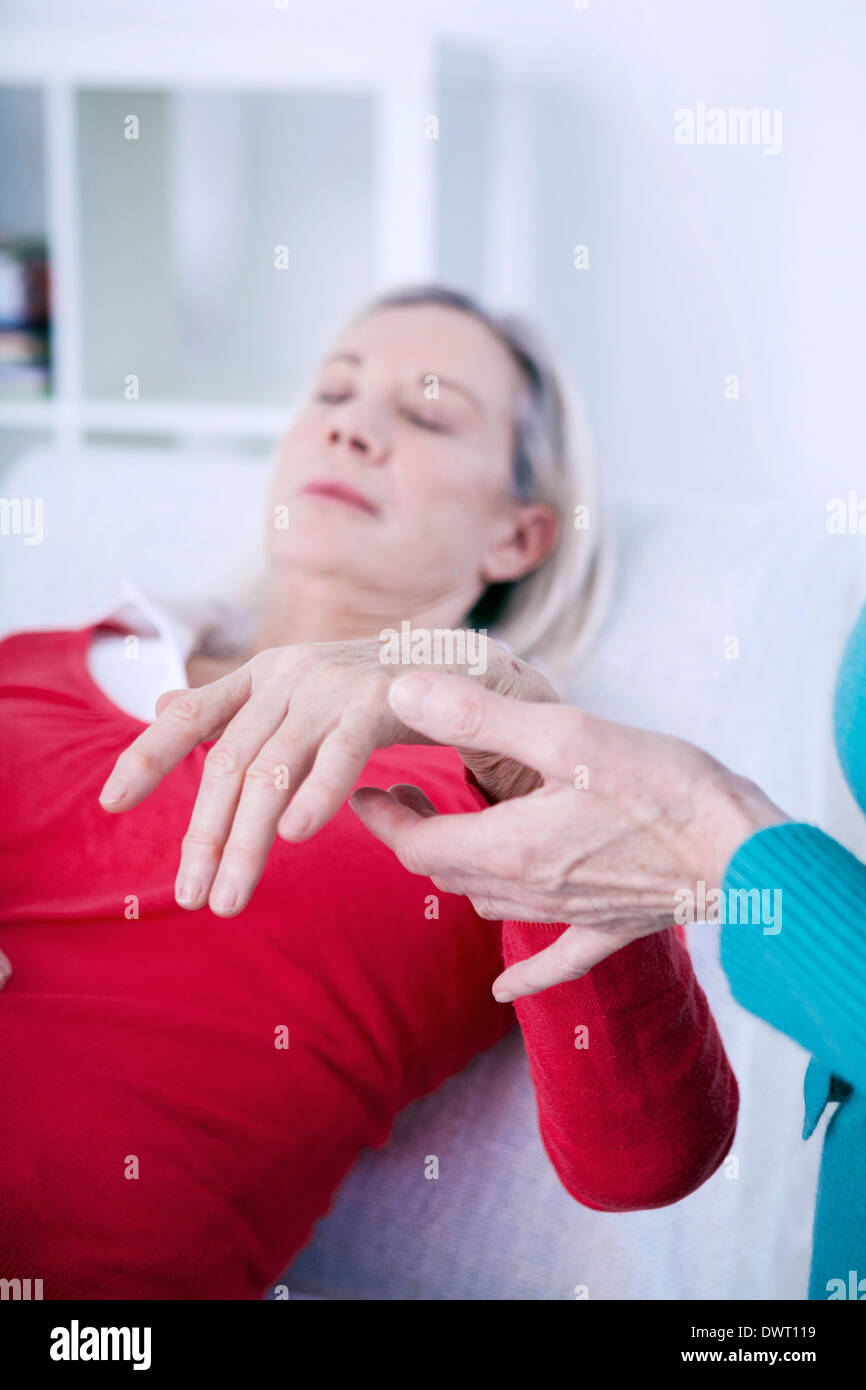 Hypnotherapy senior hi-res stock photography and images - Alamy