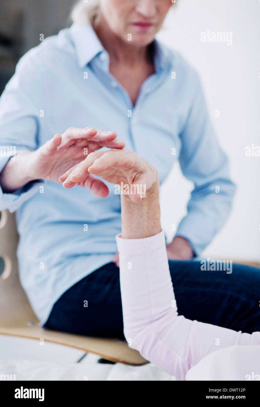 Hypnotherapy senior hi-res stock photography and images - Alamy