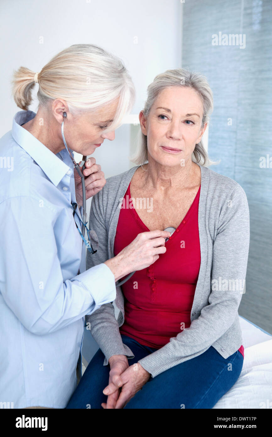 Auscultation, elderly person Stock Photo - Alamy