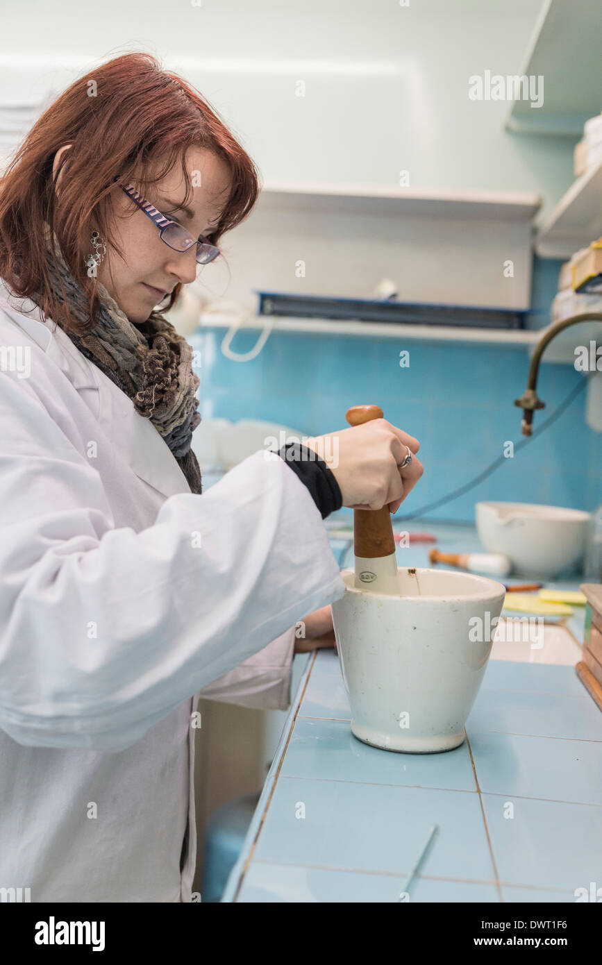 Drug processing hi-res stock photography and images - Alamy