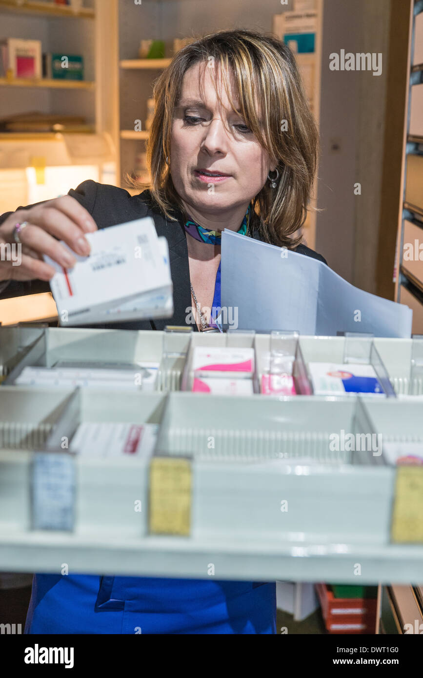 Staff chemist hi-res stock photography and images - Alamy