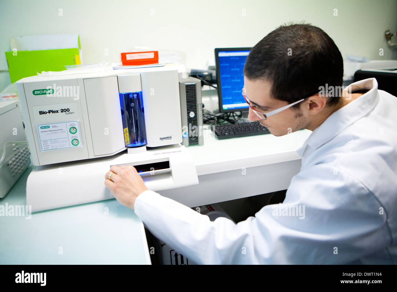 Cellular research hi-res stock photography and images - Alamy