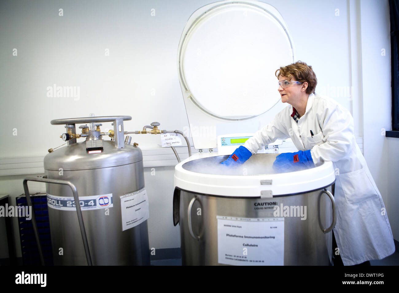 Cryogenic scientist hi-res stock photography and images - Alamy