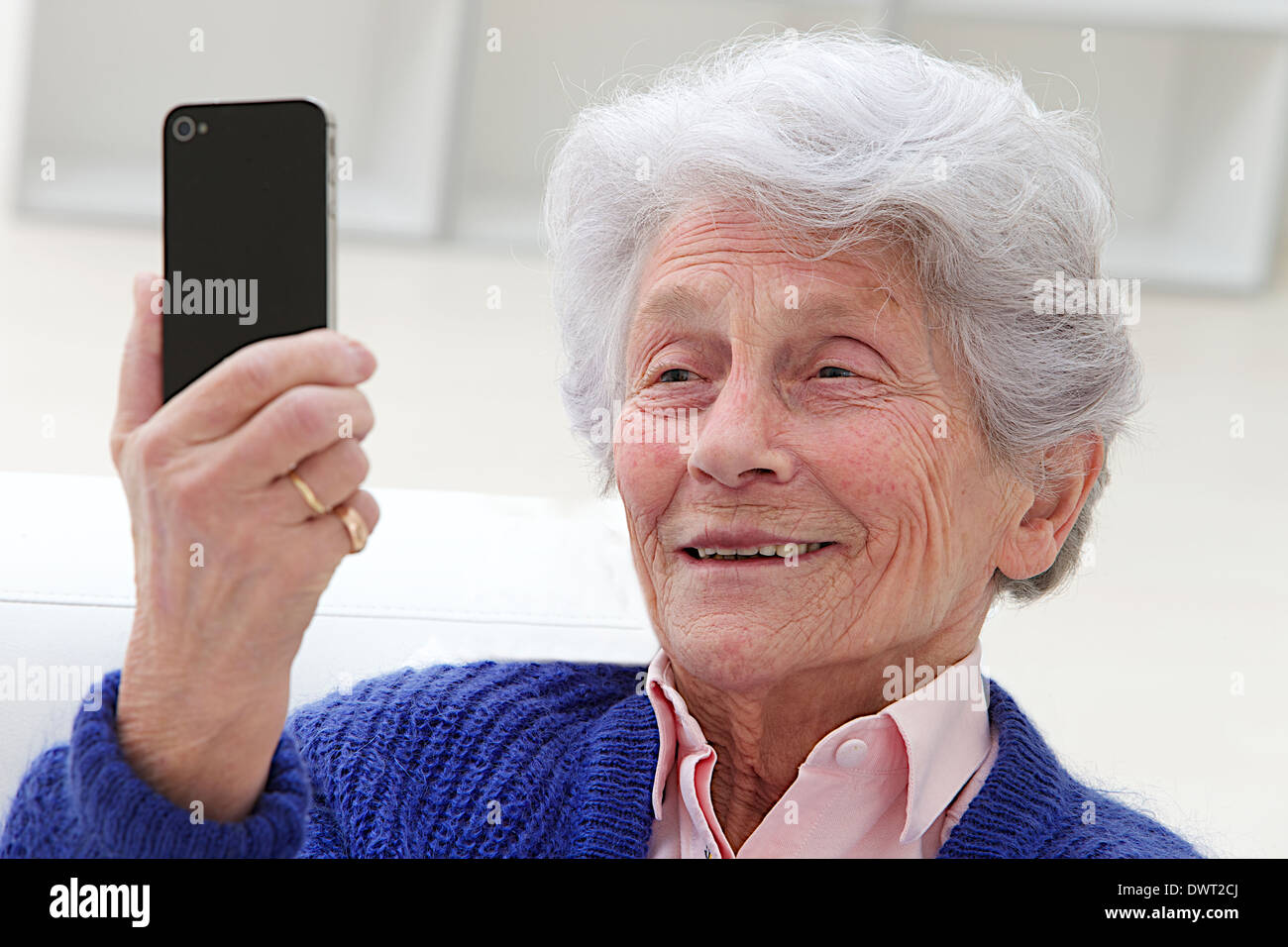Elderly woman photo on smartphone hi-res stock photography and images ...