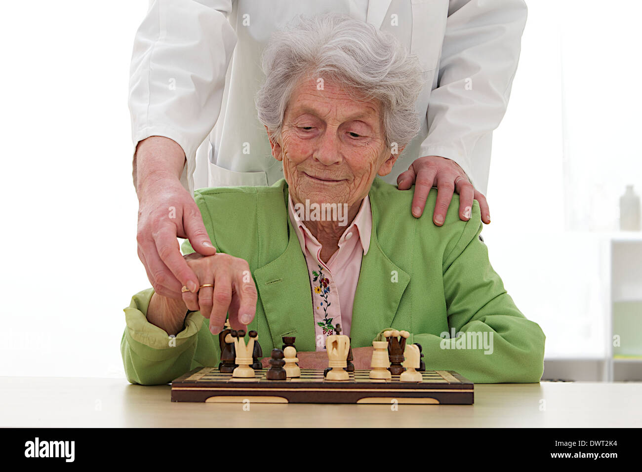 Elderly people playing chess Stock Photo - Alamy