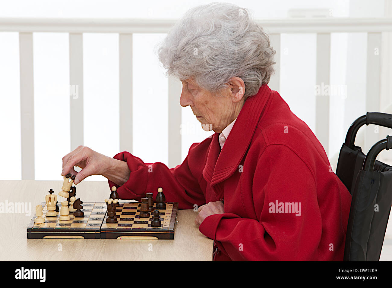 Elderly people playing chess Stock Photo - Alamy