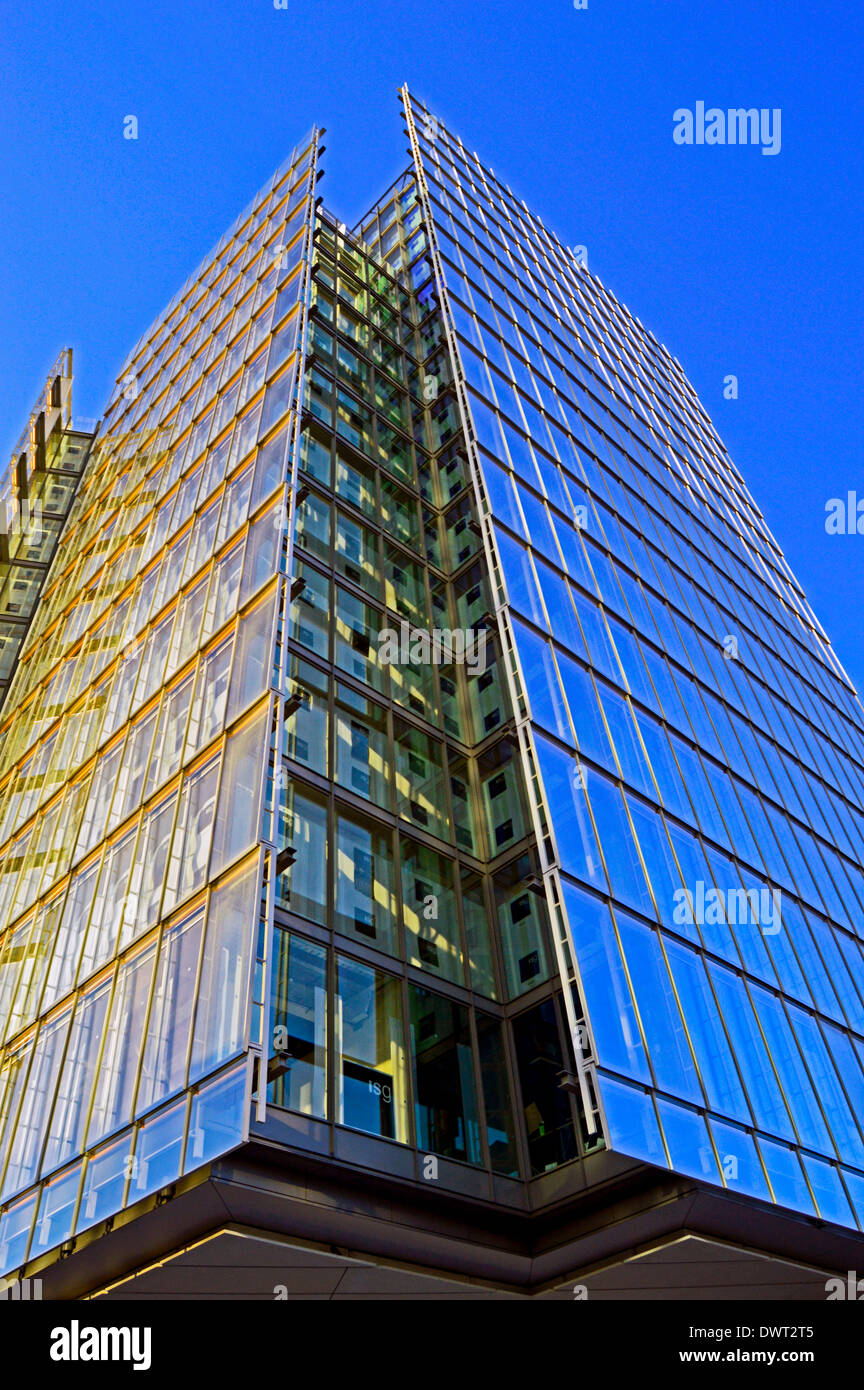 The place, london bridge hi-res stock photography and images - Alamy