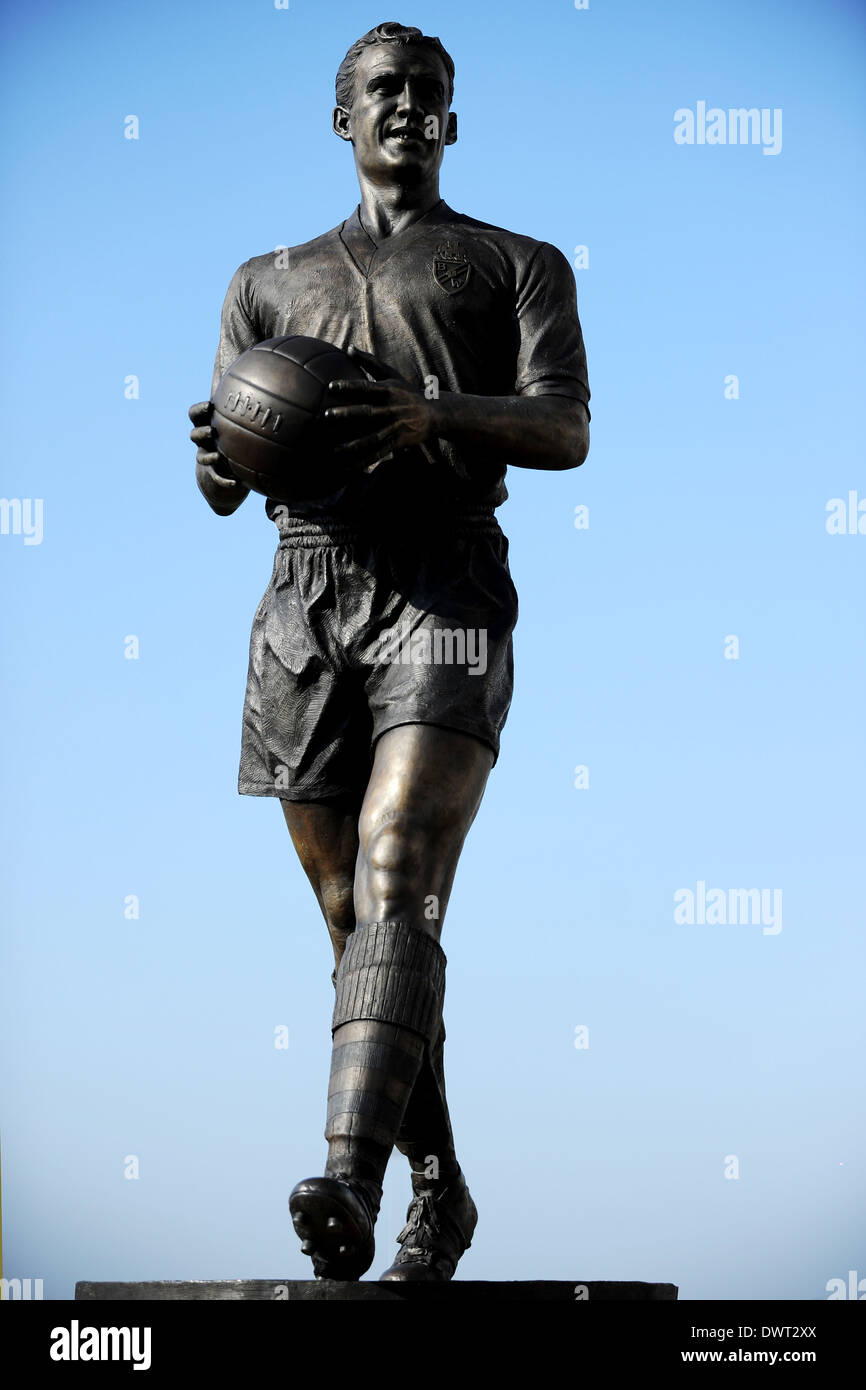 Bronze statue of nat lofthouse hi-res stock photography and images - Alamy