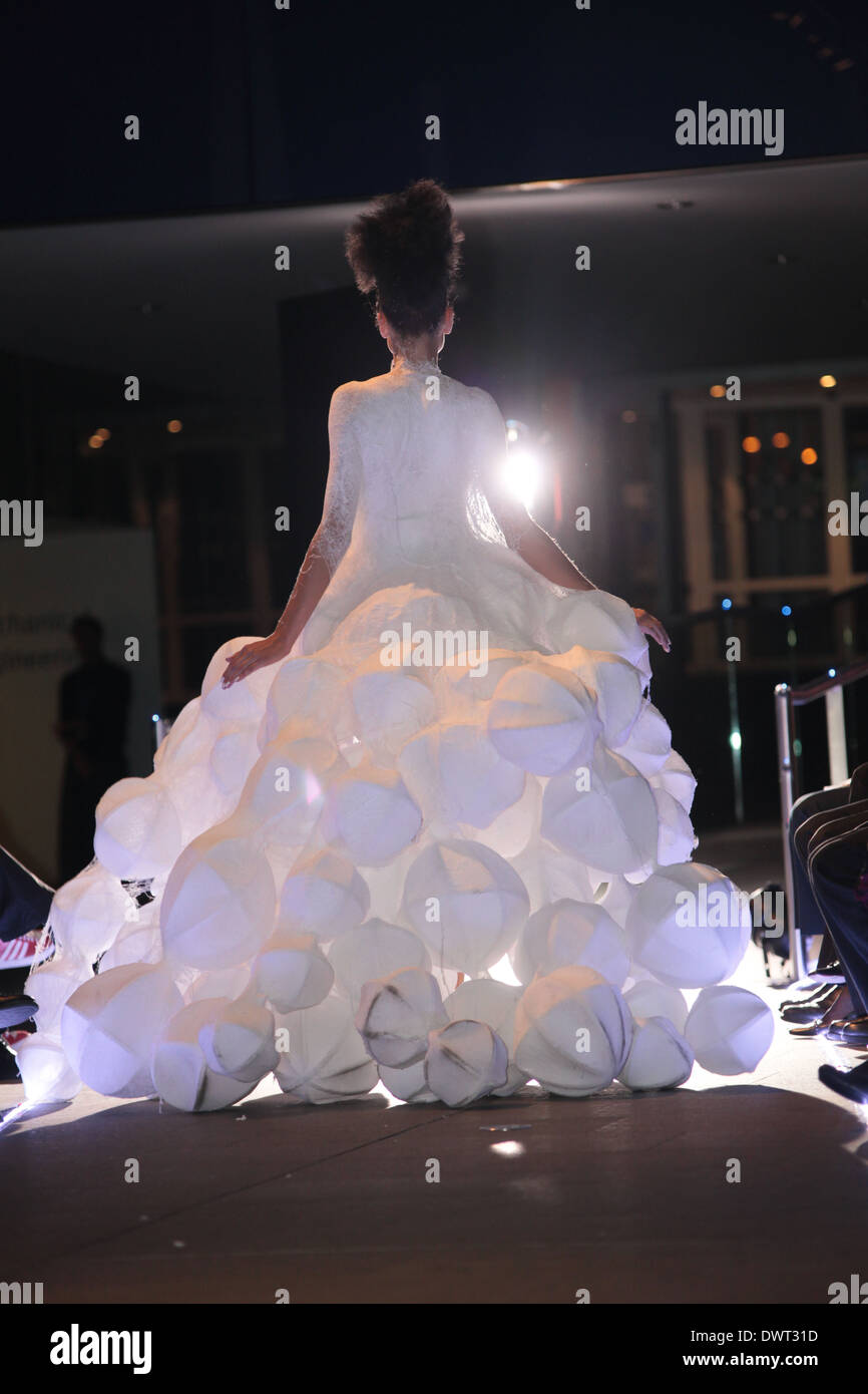 Spray-on fashion catwalk show, Imperial college, London. A new cotton ...
