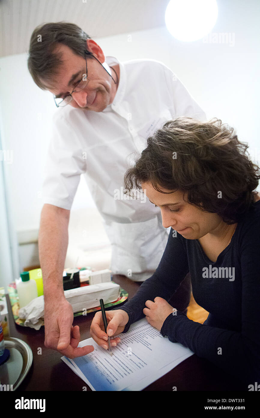 Sleep study patient hi-res stock photography and images - Alamy