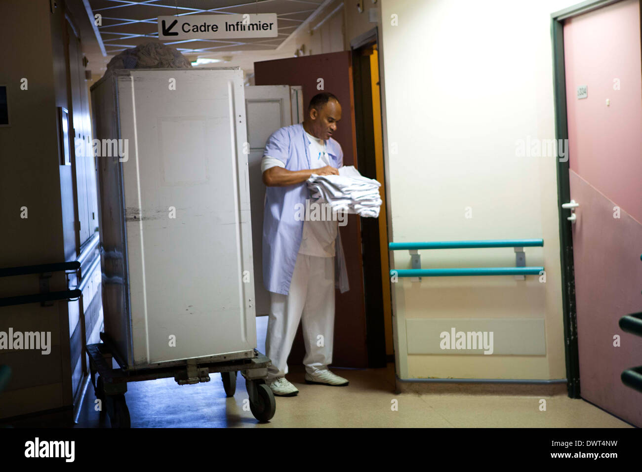 Hospital linen trolley hi-res stock photography and images - Alamy