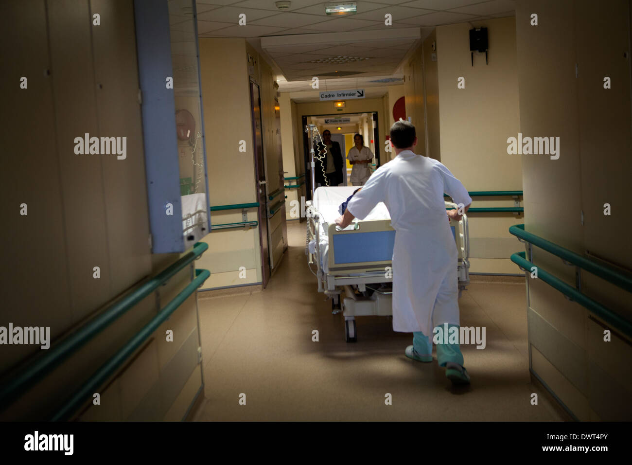 Stretcher bearer hospital hi-res stock photography and images - Alamy
