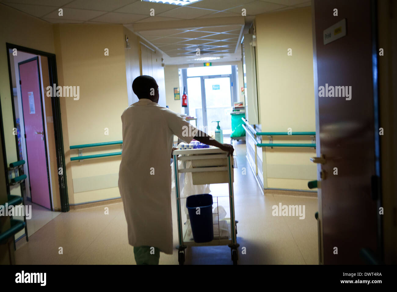 Doctor back view hospital hi-res stock photography and images - Alamy