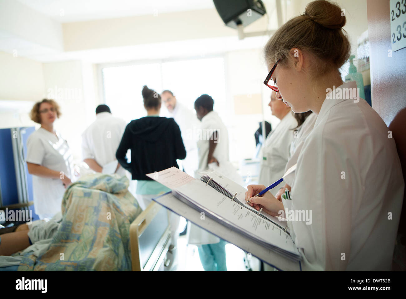 Hospital visiting room hi-res stock photography and images - Alamy