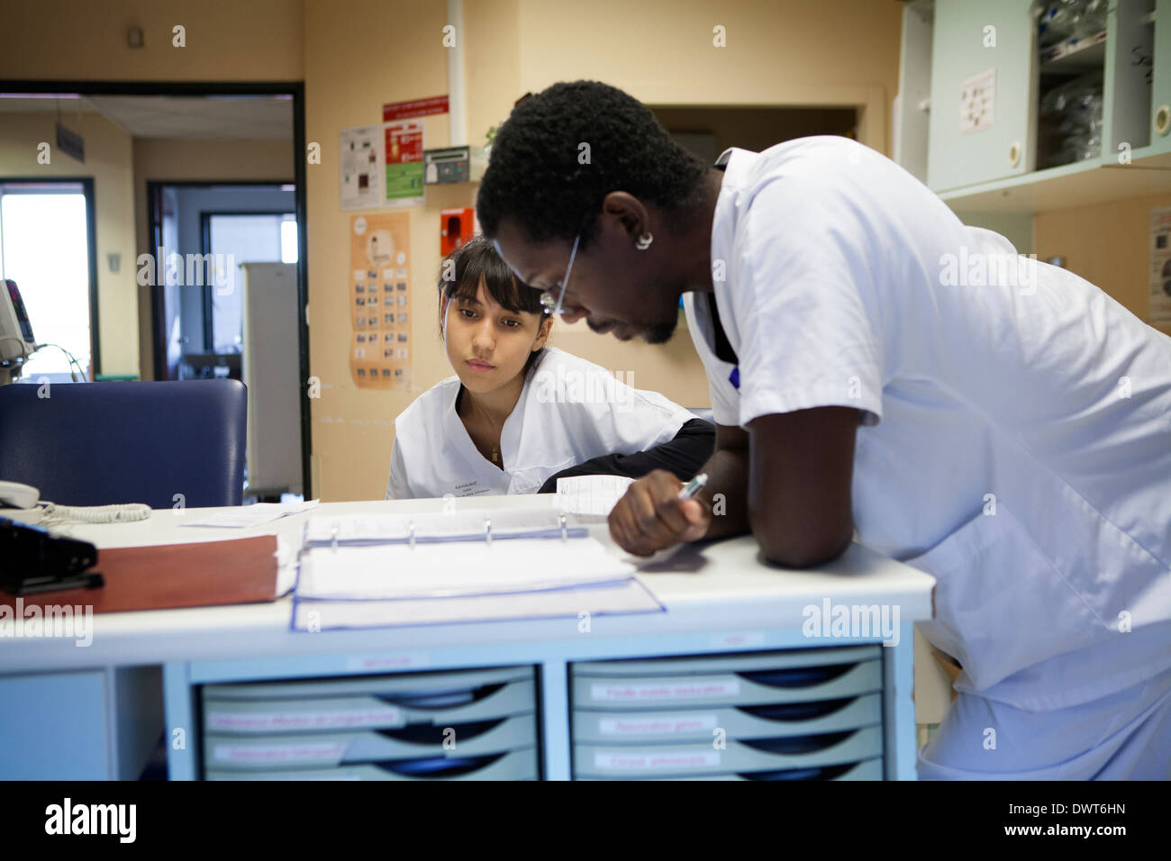 Nurse desk hi-res stock photography and images - Alamy