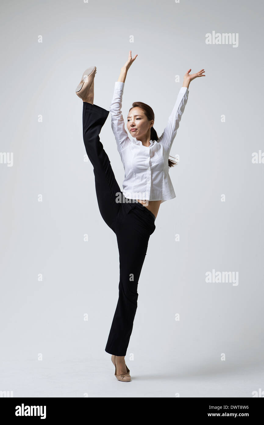 Korean woman poses hi-res stock photography and images - Alamy