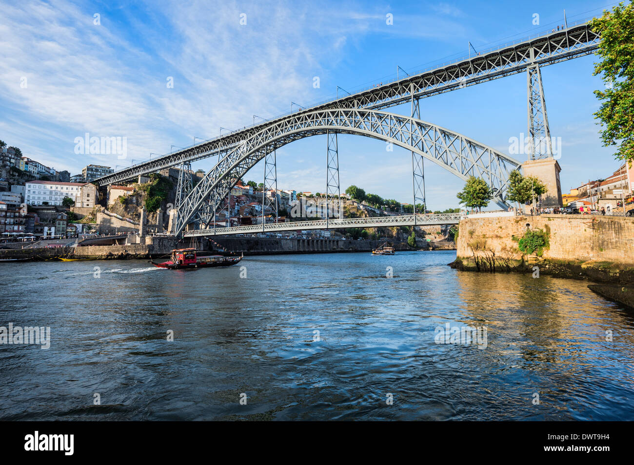 Ponte Dom Luis I Bridge over the Douro river, Oporto, Portugal, Unesco ...