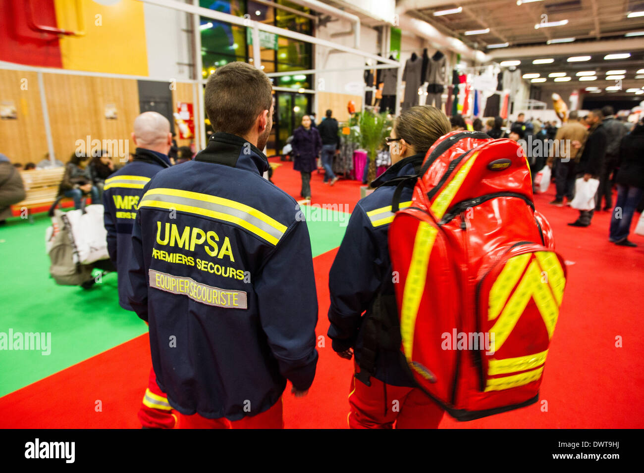 First aid team Stock Photo - Alamy