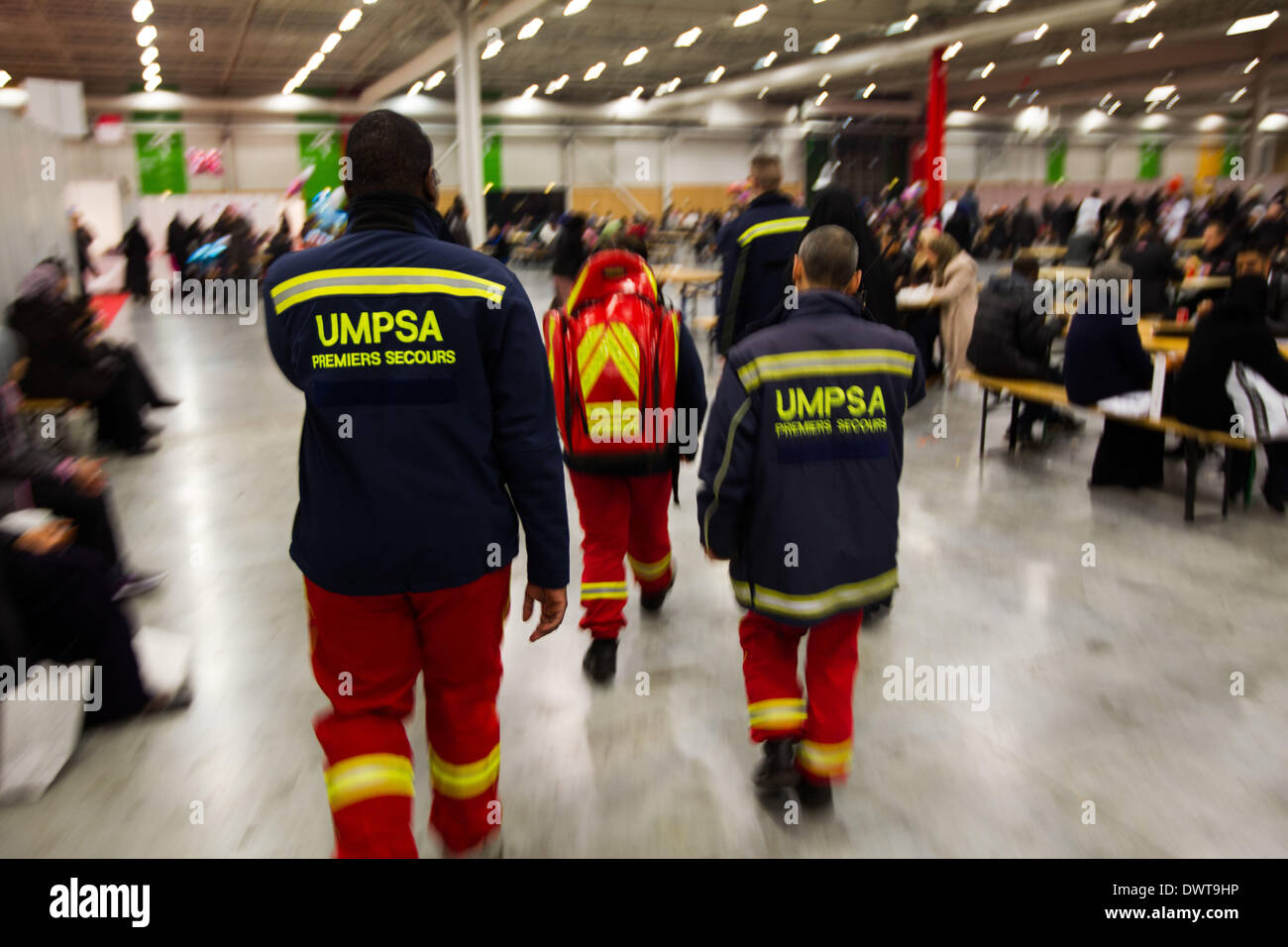 First aid team Stock Photo - Alamy