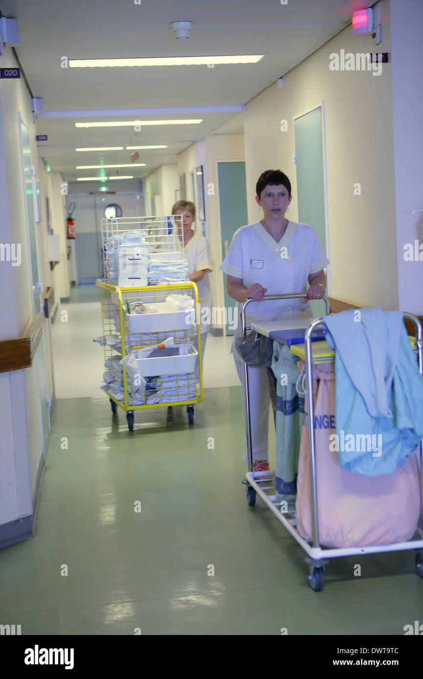 Nurses aide hi-res stock photography and images - Alamy