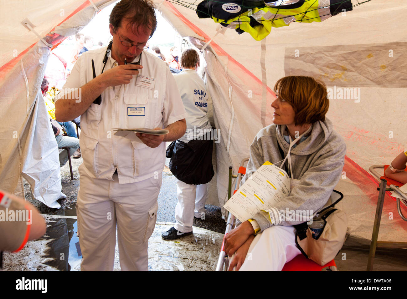 First aid medical tent hi-res stock photography and images - Alamy