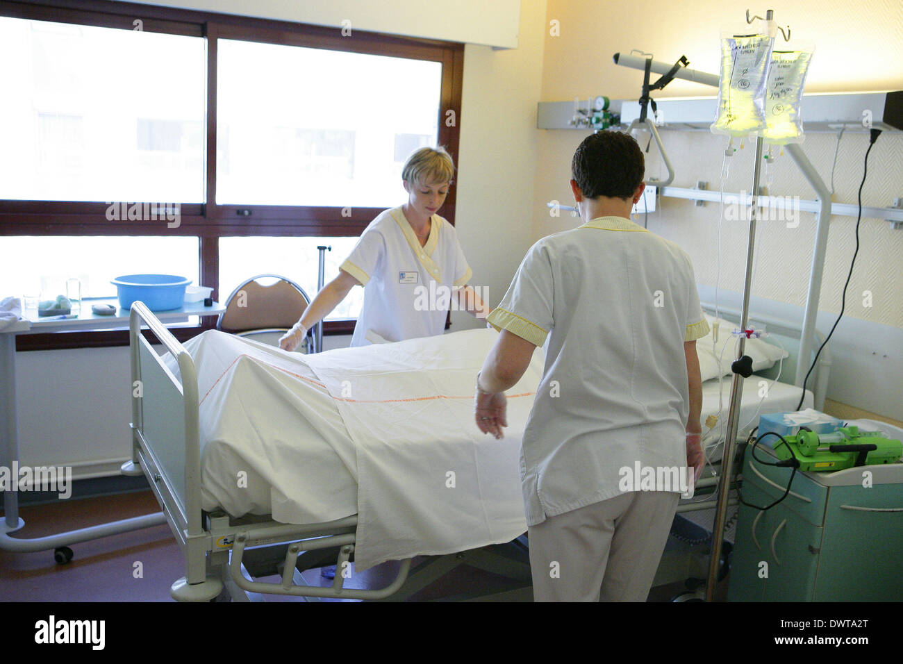 Nurses aide hi-res stock photography and images - Alamy