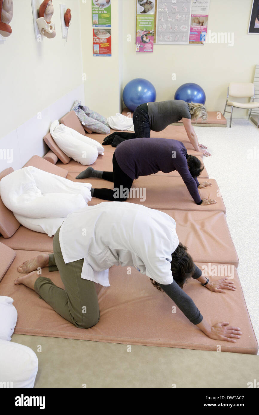 Woman giving birth position hi-res stock photography and images - Alamy