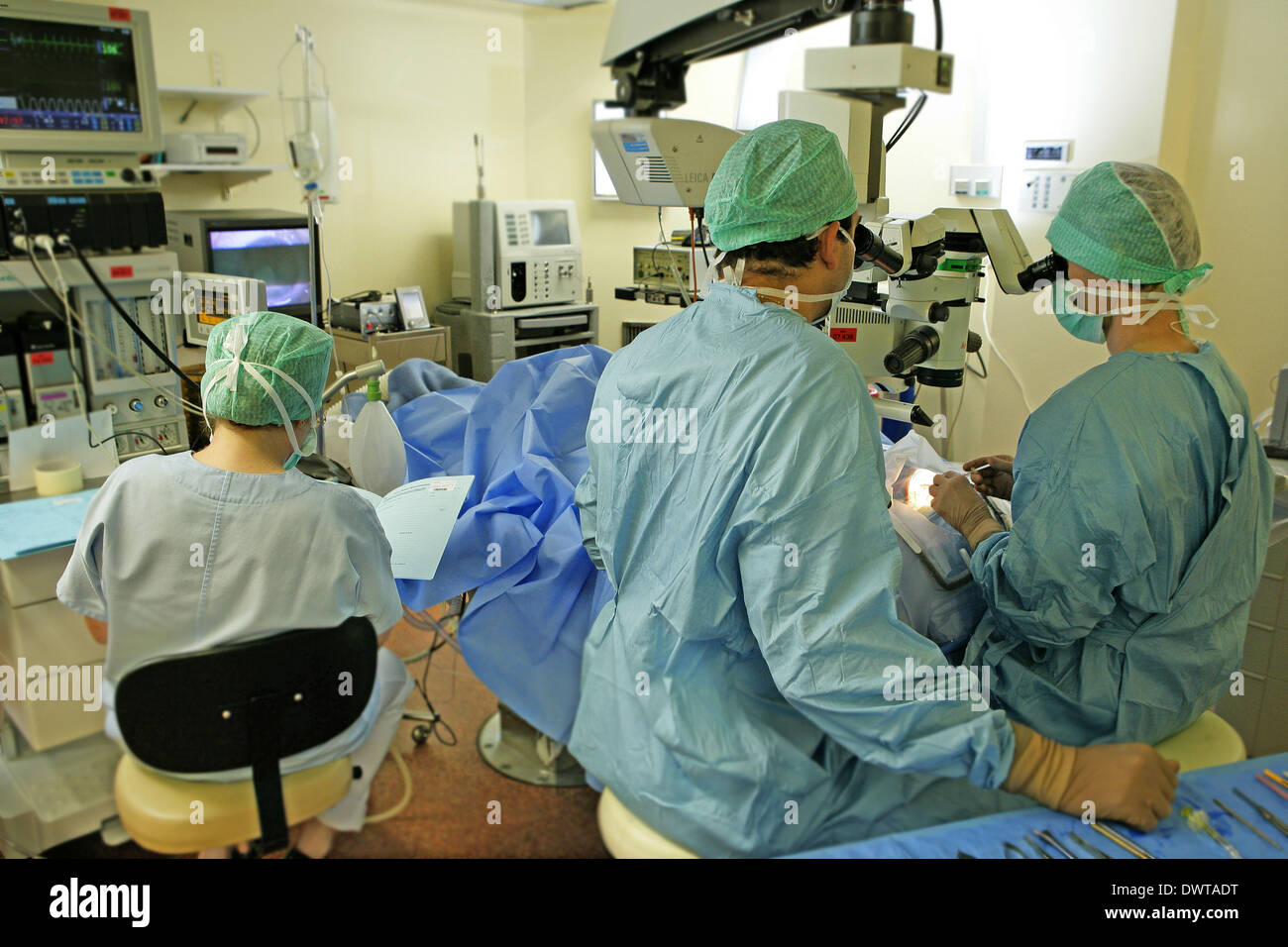 Surgery by remote control hi-res stock photography and images - Alamy