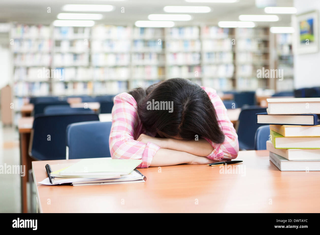 Girl sleeping library hi-res stock photography and images - Alamy