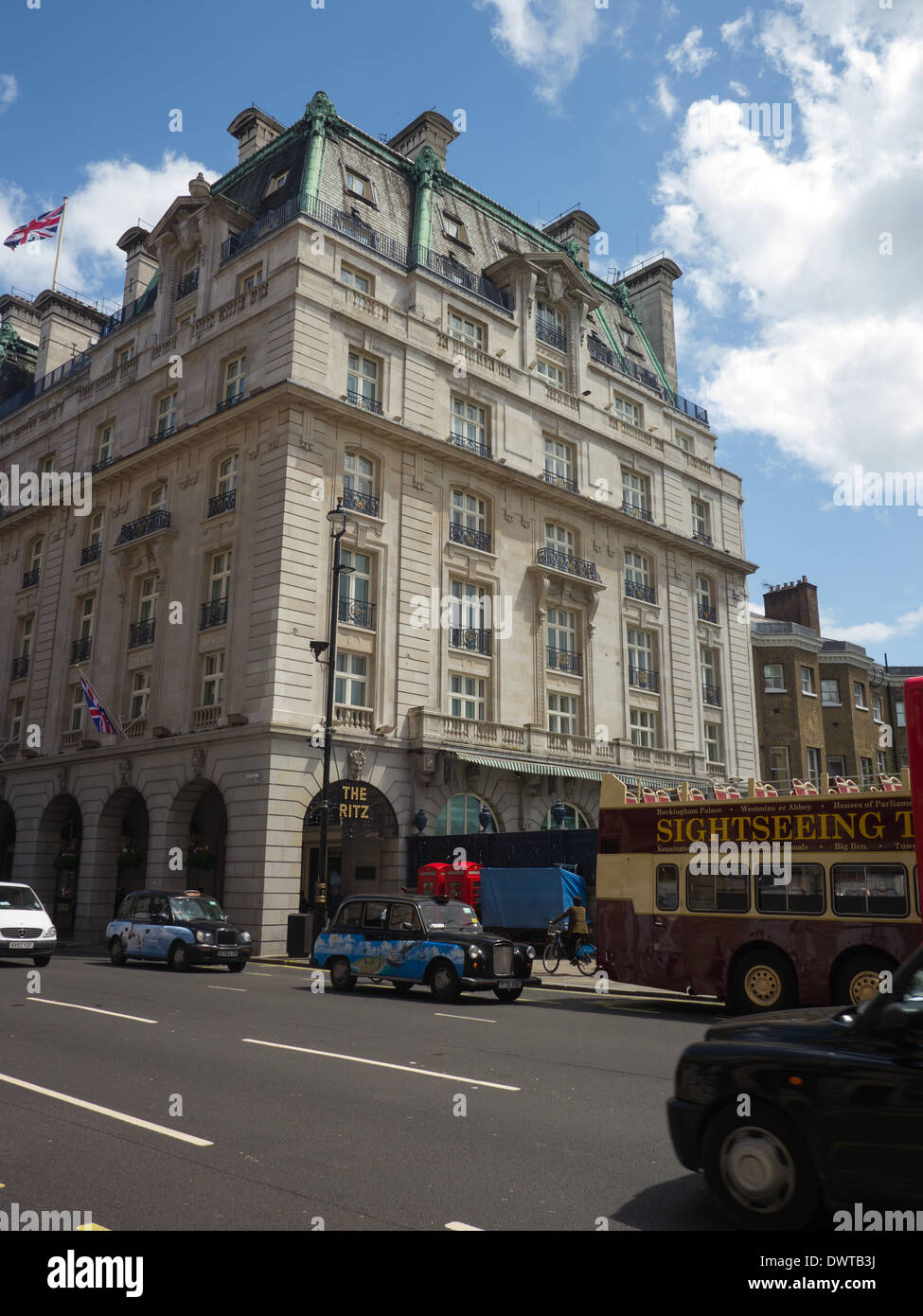 The Ritz Hotel, Piccadilly - street view Stock Photo - Alamy