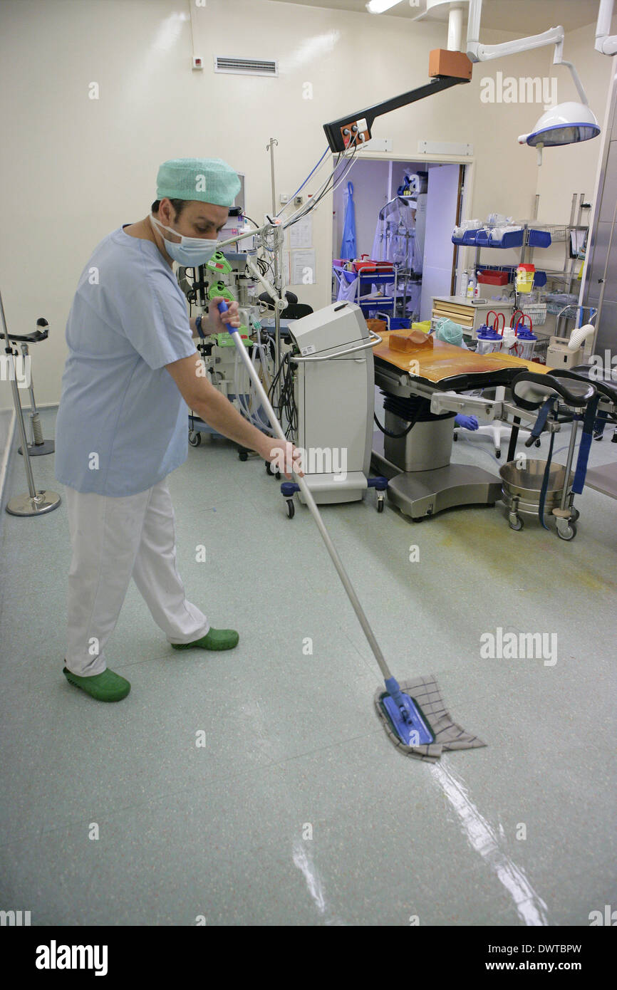 France interior hospital operating room hi-res stock photography and ...